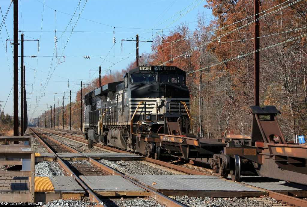NS 8912 and train 24M